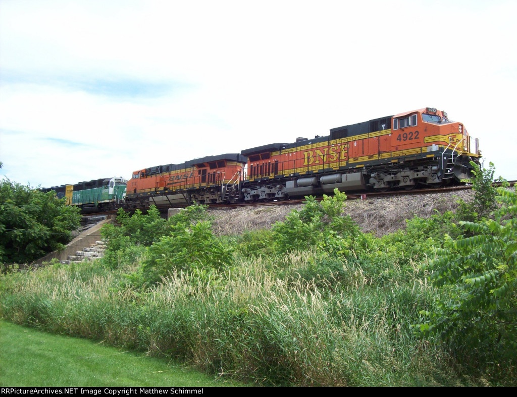 Pumpkins Leading BN Green & ATSF Blue and Yellow